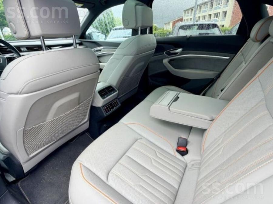 Grey Audi E-Tron 2021 in Tukums, with an engine capacity of 0.00 L and mileage of 98 thousand km for 35990 €, photo 6 on AUTOMOTO.COM.LV
