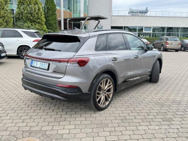 Grey Audi E-Tron 2021 in Jurmala, with an engine capacity of 0.00 L and mileage of 93 thousand km for 36600 €, photo 4 on AUTOMOTO.COM.LV