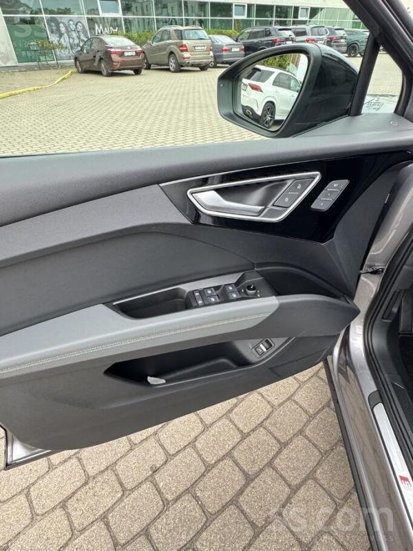 Grey Audi E-Tron 2021 in Jurmala, with an engine capacity of 0.00 L and mileage of 93 thousand km for 36600 €, photo 7 on AUTOMOTO.COM.LV