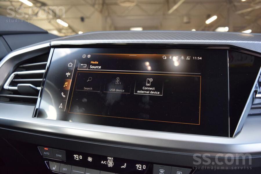 Grey Audi E-Tron 2021 in Riga, with an engine capacity of 0.00 L and mileage of 87 thousand km for 29900 €, photo 7 on AUTOMOTO.COM.LV