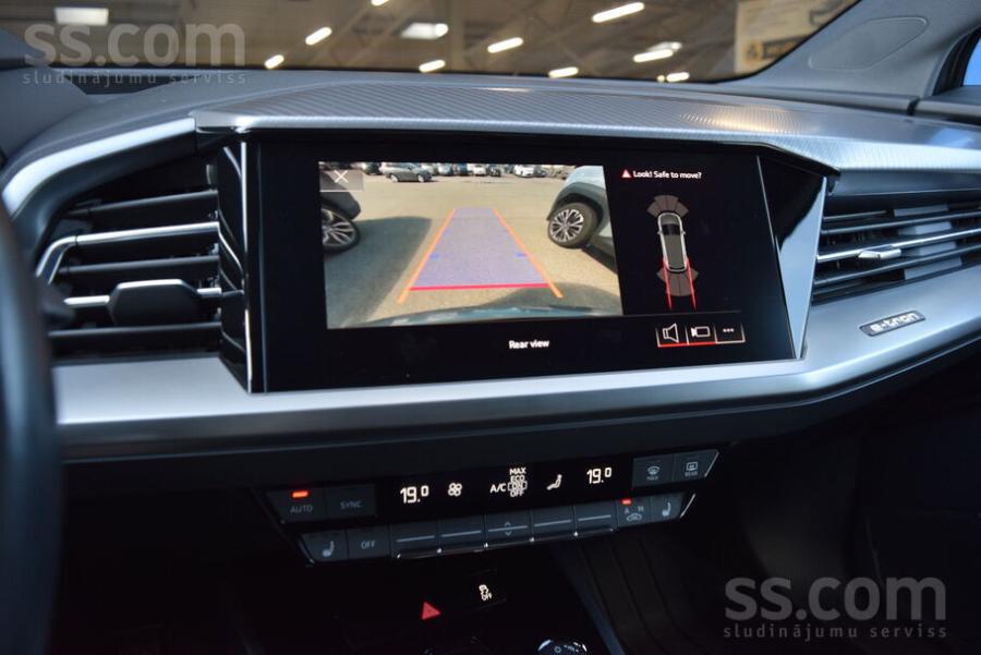Grey Audi E-Tron 2021 in Riga, with an engine capacity of 0.00 L and mileage of 87 thousand km for 29900 €, photo 10 on AUTOMOTO.COM.LV