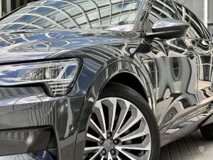 Pelēks Audi E-Tron 2021 Viļņa, ar dzinēja tilpumu 0.00 L un nobraukumu 130 tūkst. km par 25790 €, foto 3 vietnē AUTOMOTO.COM.LV