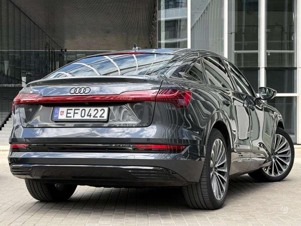 Серый Ауди E-Tron 2021 в Вильнюс, объемом двигателя 0.00 л и пробегом 130 тыс. км за 25790 €, фото 5 на AUTOMOTO.COM.LV