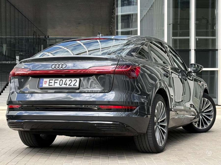 Pelēks Audi E-Tron 2021 Viļņa, ar dzinēja tilpumu 0.00 L un nobraukumu 130 tūkst. km par 25790 €, foto 6 vietnē AUTOMOTO.COM.LV