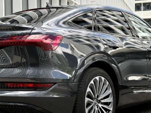 Pelēks Audi E-Tron 2021 Viļņa, ar dzinēja tilpumu 0.00 L un nobraukumu 130 tūkst. km par 25790 €, foto 7 vietnē AUTOMOTO.COM.LV