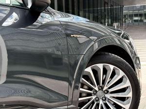 Pelēks Audi E-Tron 2021 Viļņa, ar dzinēja tilpumu 0.00 L un nobraukumu 130 tūkst. km par 25790 €, foto 8 vietnē AUTOMOTO.COM.LV