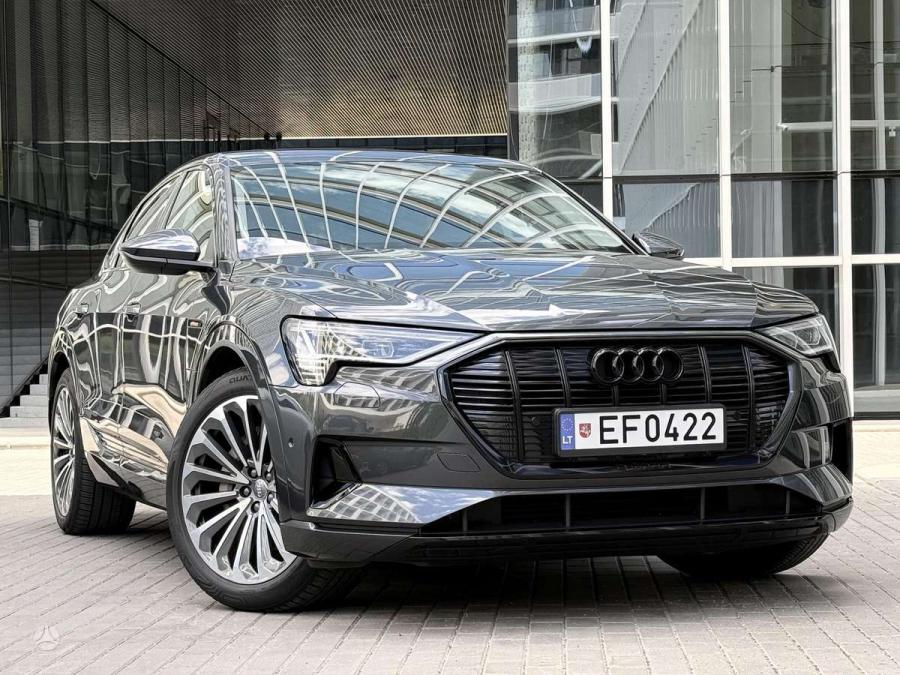 Pelēks Audi E-Tron 2021 Viļņa, ar dzinēja tilpumu 0.00 L un nobraukumu 130 tūkst. km par 25790 €, foto 9 vietnē AUTOMOTO.COM.LV