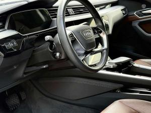Pelēks Audi E-Tron 2021 Viļņa, ar dzinēja tilpumu 0.00 L un nobraukumu 130 tūkst. km par 25790 €, foto 12 vietnē AUTOMOTO.COM.LV