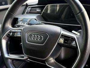 Pelēks Audi E-Tron 2021 Viļņa, ar dzinēja tilpumu 0.00 L un nobraukumu 130 tūkst. km par 25790 €, foto 15 vietnē AUTOMOTO.COM.LV