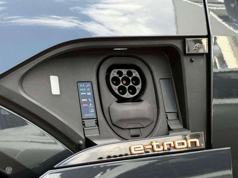 Pelēks Audi E-Tron 2021 Viļņa, ar dzinēja tilpumu 0.00 L un nobraukumu 130 tūkst. km par 25790 €, foto 34 vietnē AUTOMOTO.COM.LV