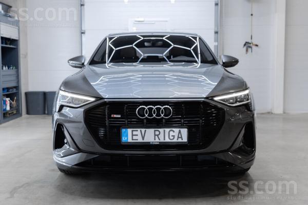 Pelēks Audi E-Tron 2021 Rīga, ar dzinēja tilpumu 0.00 L un nobraukumu 111 tūkst. km par 31990 €, foto 2 vietnē AUTOMOTO.COM.LV
