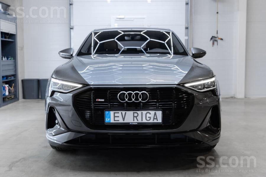 Pelēks Audi E-Tron 2021 Rīga, ar dzinēja tilpumu 0.00 L un nobraukumu 111 tūkst. km par 31990 €, foto 3 vietnē AUTOMOTO.COM.LV