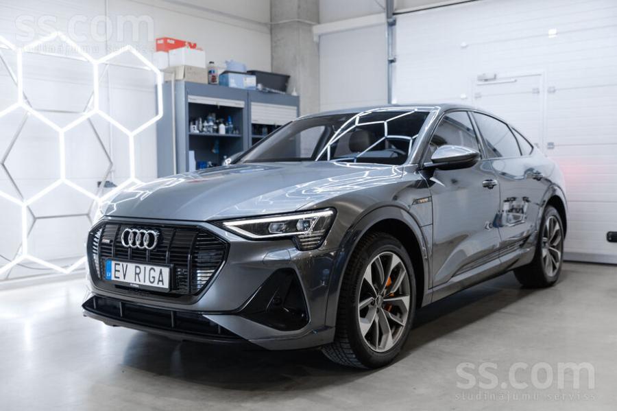 Pelēks Audi E-Tron 2021 Rīga, ar dzinēja tilpumu 0.00 L un nobraukumu 111 tūkst. km par 31990 €, foto 4 vietnē AUTOMOTO.COM.LV