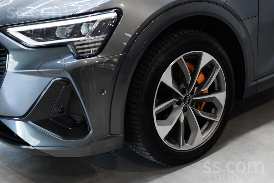 Pelēks Audi E-Tron 2021 Rīga, ar dzinēja tilpumu 0.00 L un nobraukumu 111 tūkst. km par 31990 €, foto 5 vietnē AUTOMOTO.COM.LV