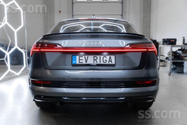 Pelēks Audi E-Tron 2021 Rīga, ar dzinēja tilpumu 0.00 L un nobraukumu 111 tūkst. km par 31990 €, foto 9 vietnē AUTOMOTO.COM.LV