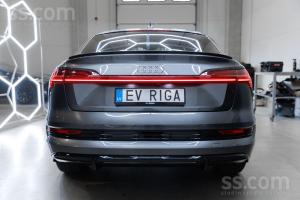 Pelēks Audi E-Tron 2021 Rīga, ar dzinēja tilpumu 0.00 L un nobraukumu 111 tūkst. km par 31990 €, foto 10 vietnē AUTOMOTO.COM.LV