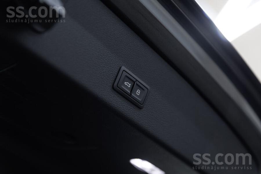 Pelēks Audi E-Tron 2021 Rīga, ar dzinēja tilpumu 0.00 L un nobraukumu 111 tūkst. km par 31990 €, foto 14 vietnē AUTOMOTO.COM.LV