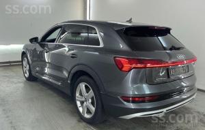 Pelēks Audi E-Tron 2021 Rīga, ar dzinēja tilpumu 0.00 L un nobraukumu 125 tūkst. km par 25400 €, foto 3 vietnē AUTOMOTO.COM.LV