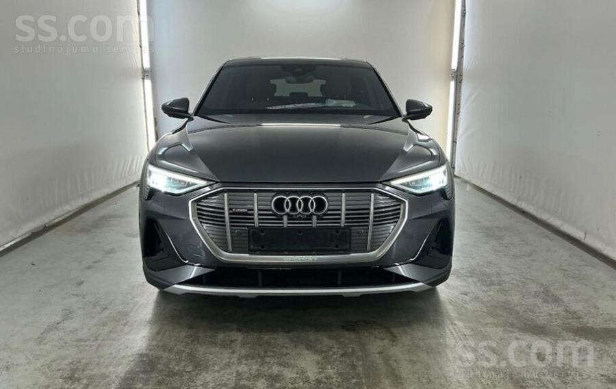 Pelēks Audi E-Tron 2021 Rīga, ar dzinēja tilpumu 0.00 L un nobraukumu 125 tūkst. km par 25400 €, foto 4 vietnē AUTOMOTO.COM.LV