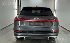 Pelēks Audi E-Tron 2021 Rīga, ar dzinēja tilpumu 0.00 L un nobraukumu 125 tūkst. km par 25400 €, foto 5 vietnē AUTOMOTO.COM.LV