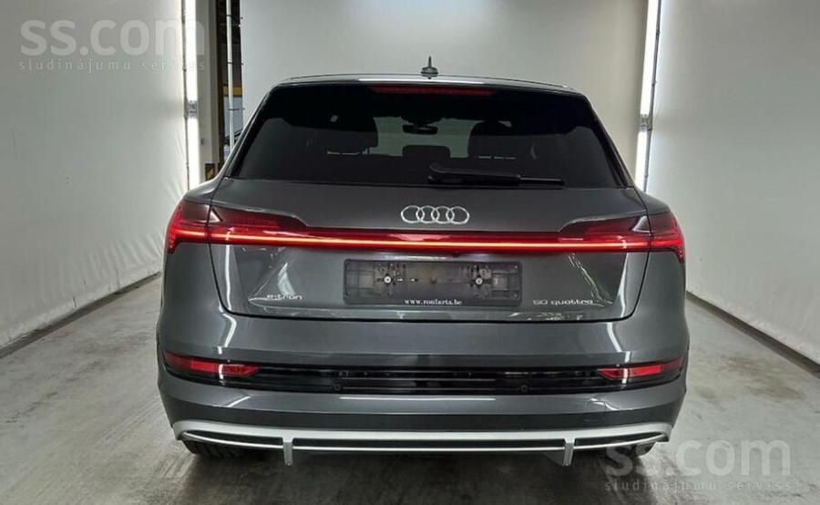 Pelēks Audi E-Tron 2021 Rīga, ar dzinēja tilpumu 0.00 L un nobraukumu 125 tūkst. km par 25400 €, foto 5 vietnē AUTOMOTO.COM.LV