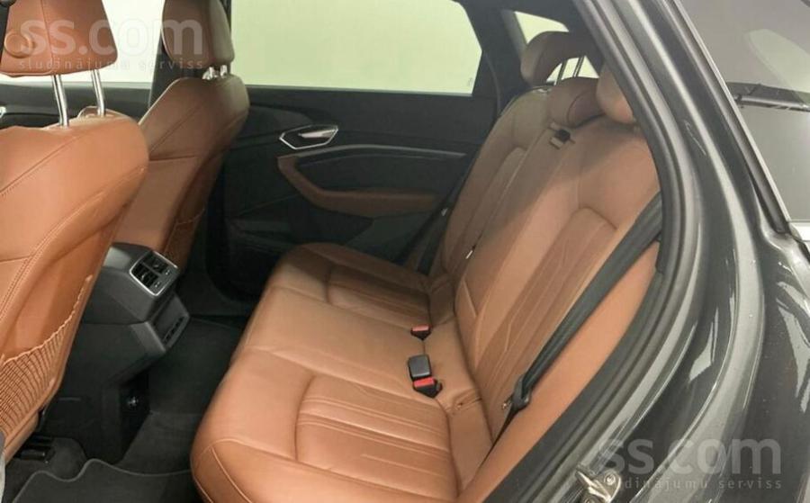 Pelēks Audi E-Tron 2021 Rīga, ar dzinēja tilpumu 0.00 L un nobraukumu 125 tūkst. km par 25400 €, foto 10 vietnē AUTOMOTO.COM.LV