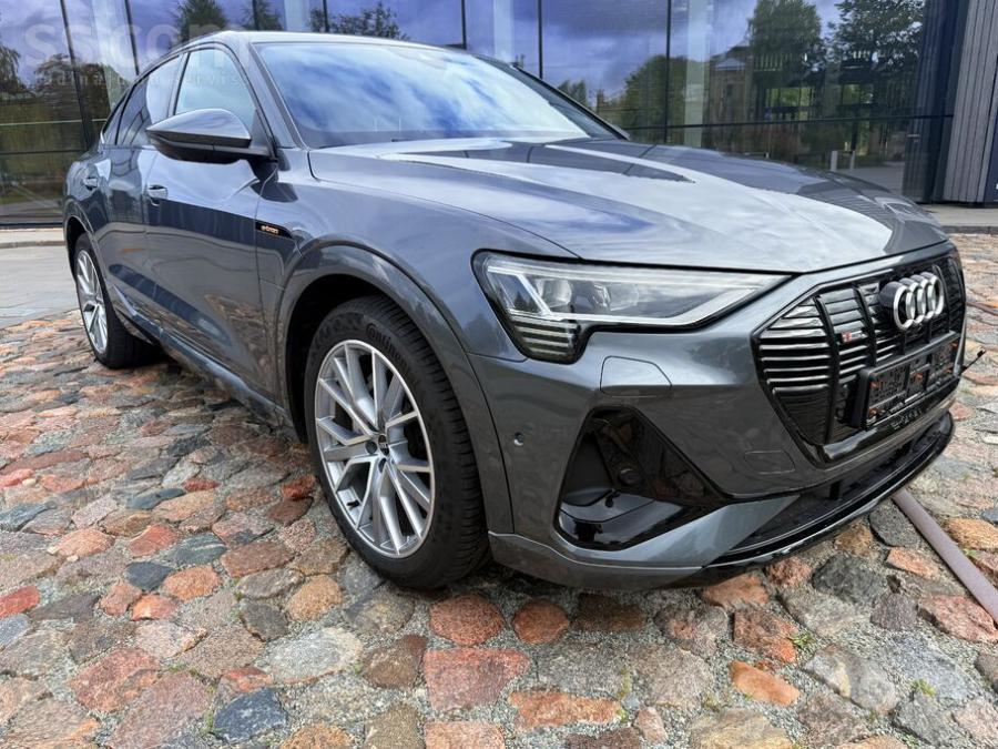 Grey Audi E-Tron 2021 in Riga, with an engine capacity of 0.00 L and mileage of 113 thousand km for 30555 €, photo 1 on AUTOMOTO.COM.LV