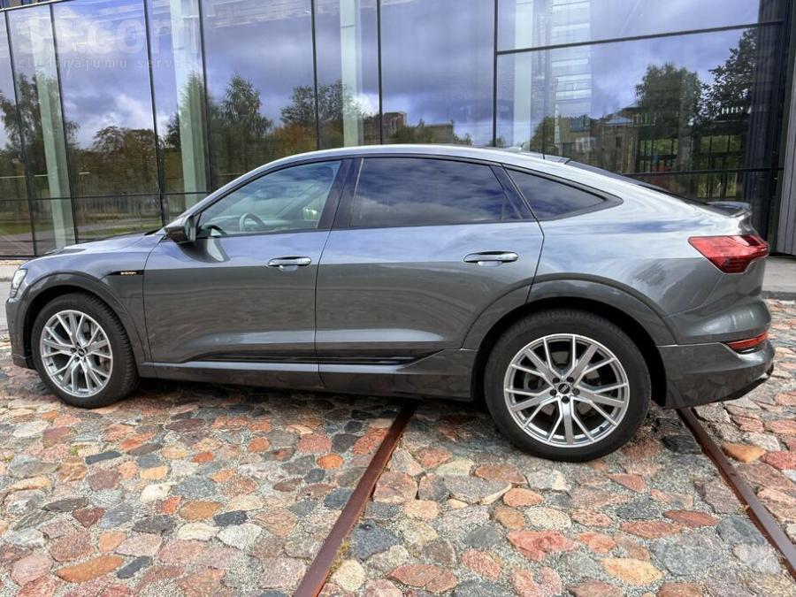 Grey Audi E-Tron 2021 in Riga, with an engine capacity of 0.00 L and mileage of 113 thousand km for 30555 €, photo 4 on AUTOMOTO.COM.LV