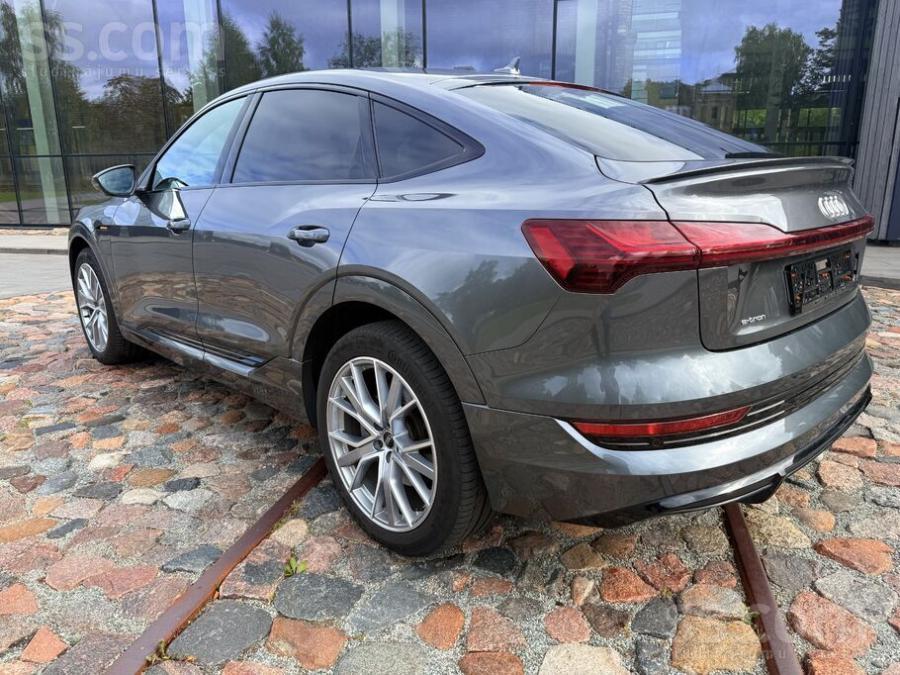 Grey Audi E-Tron 2021 in Riga, with an engine capacity of 0.00 L and mileage of 113 thousand km for 30555 €, photo 5 on AUTOMOTO.COM.LV