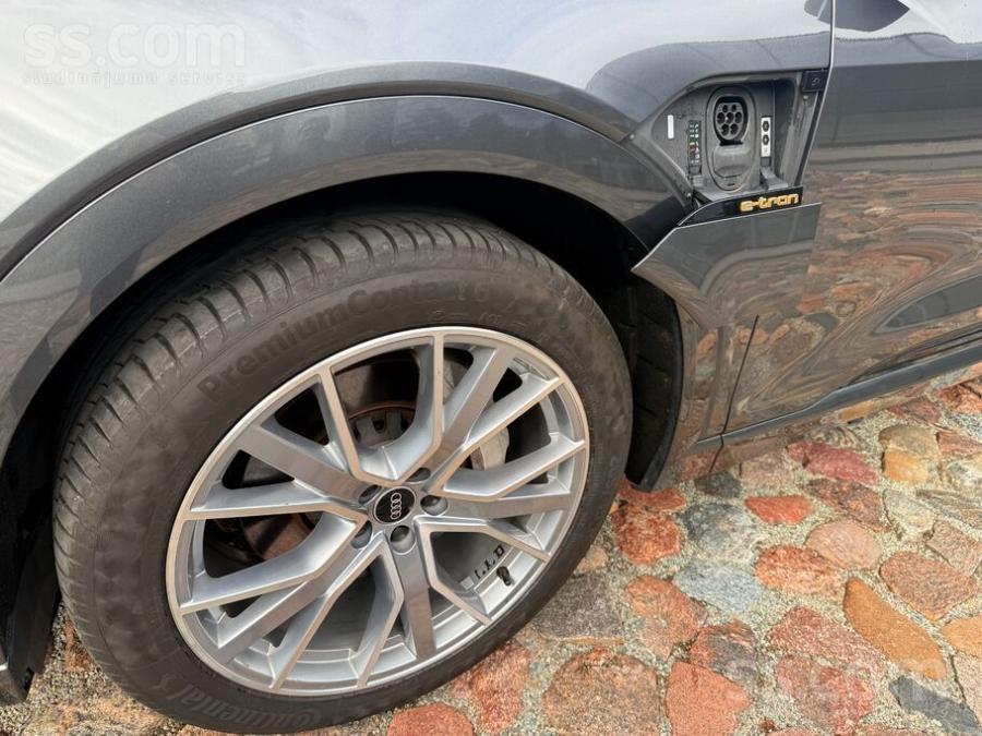 Grey Audi E-Tron 2021 in Riga, with an engine capacity of 0.00 L and mileage of 113 thousand km for 30555 €, photo 8 on AUTOMOTO.COM.LV