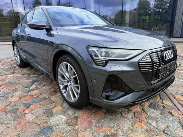 Pelēks Audi E-Tron 2021 Rīga, ar dzinēja tilpumu 0.00 L un nobraukumu 113 tūkst. km par 30555 €, foto 1 vietnē AUTOMOTO.COM.LV