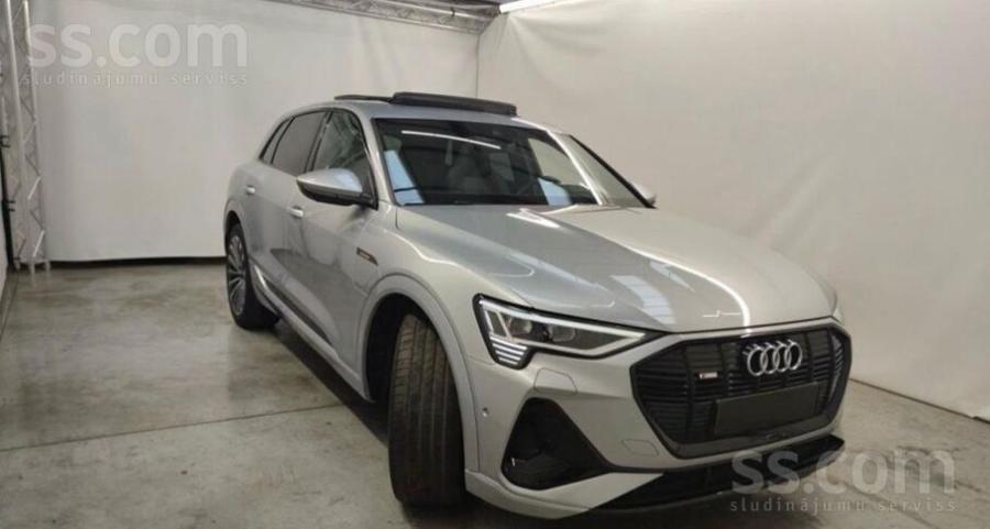 Grey Audi E-Tron 2021 in Riga, with an engine capacity of 0.00 L and mileage of 133 thousand km for 30555 €, photo 3 on AUTOMOTO.COM.LV
