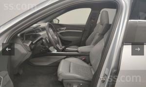 Grey Audi E-Tron 2021 in Riga, with an engine capacity of 0.00 L and mileage of 133 thousand km for 30555 €, photo 4 on AUTOMOTO.COM.LV