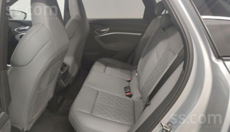 Grey Audi E-Tron 2021 in Riga, with an engine capacity of 0.00 L and mileage of 133 thousand km for 30555 €, photo 5 on AUTOMOTO.COM.LV