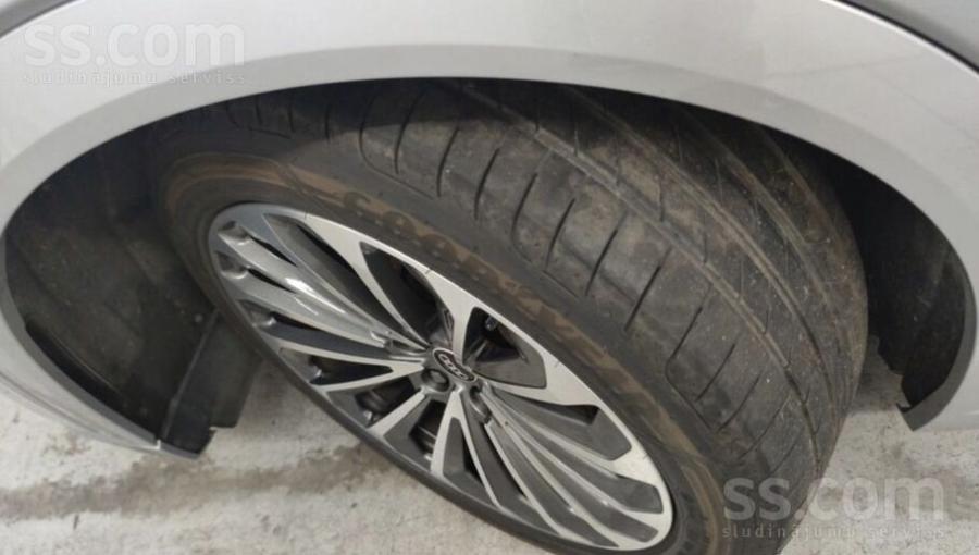 Grey Audi E-Tron 2021 in Riga, with an engine capacity of 0.00 L and mileage of 133 thousand km for 30555 €, photo 10 on AUTOMOTO.COM.LV