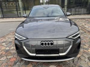 Grey Audi E-Tron 2021 in Riga, with an engine capacity of 0.00 L and mileage of 125 thousand km for 24777 €, photo 5 on AUTOMOTO.COM.LV