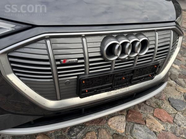 Pelēks Audi E-Tron 2021 Rīga, ar dzinēja tilpumu 0.00 L un nobraukumu 125 tūkst. km par 24777 €, foto 6 vietnē AUTOMOTO.COM.LV