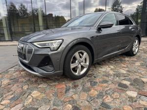 Grey Audi E-Tron 2021 in Riga, with an engine capacity of 0.00 L and mileage of 125 thousand km for 24777 €, photo 7 on AUTOMOTO.COM.LV