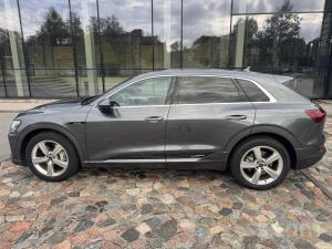 Grey Audi E-Tron 2021 in Riga, with an engine capacity of 0.00 L and mileage of 125 thousand km for 24777 €, photo 8 on AUTOMOTO.COM.LV