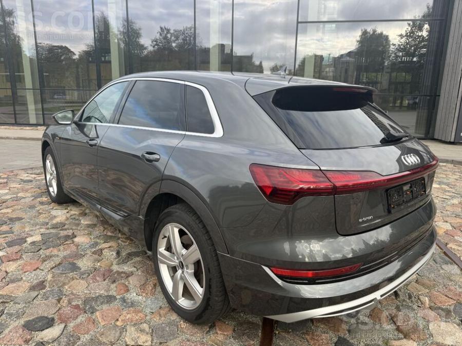 Grey Audi E-Tron 2021 in Riga, with an engine capacity of 0.00 L and mileage of 125 thousand km for 24777 €, photo 9 on AUTOMOTO.COM.LV