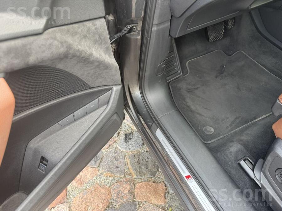 Grey Audi E-Tron 2021 in Riga, with an engine capacity of 0.00 L and mileage of 125 thousand km for 24777 €, photo 13 on AUTOMOTO.COM.LV