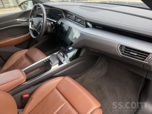 Grey Audi E-Tron 2021 in Riga, with an engine capacity of 0.00 L and mileage of 125 thousand km for 24777 €, photo 19 on AUTOMOTO.COM.LV