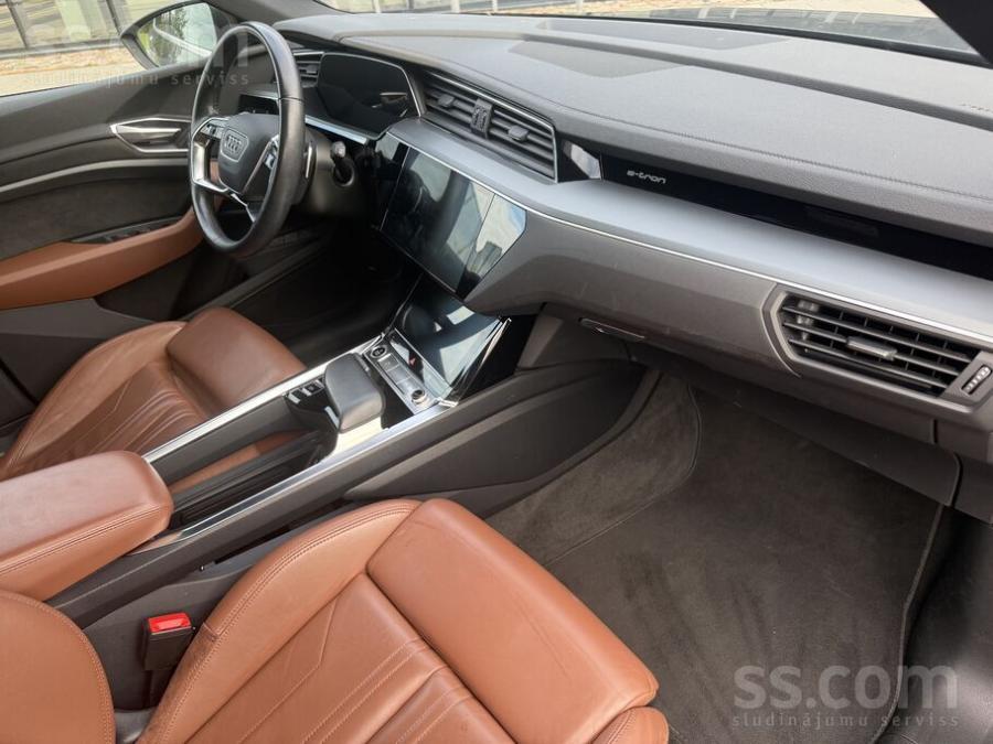 Grey Audi E-Tron 2021 in Riga, with an engine capacity of 0.00 L and mileage of 125 thousand km for 24777 €, photo 19 on AUTOMOTO.COM.LV