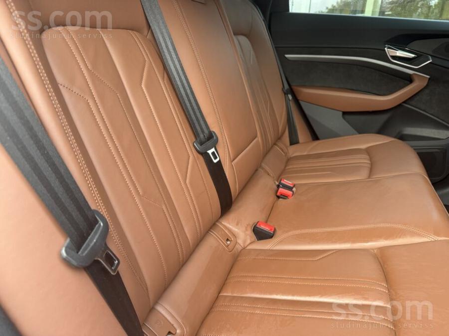 Grey Audi E-Tron 2021 in Riga, with an engine capacity of 0.00 L and mileage of 125 thousand km for 24777 €, photo 21 on AUTOMOTO.COM.LV