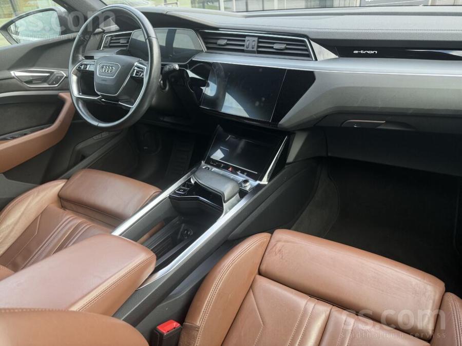 Grey Audi E-Tron 2021 in Riga, with an engine capacity of 0.00 L and mileage of 125 thousand km for 24777 €, photo 22 on AUTOMOTO.COM.LV