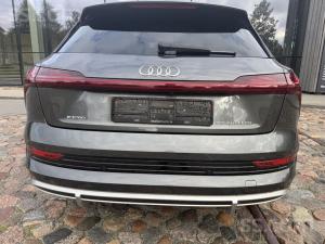 Grey Audi E-Tron 2021 in Riga, with an engine capacity of 0.00 L and mileage of 125 thousand km for 24777 €, photo 32 on AUTOMOTO.COM.LV