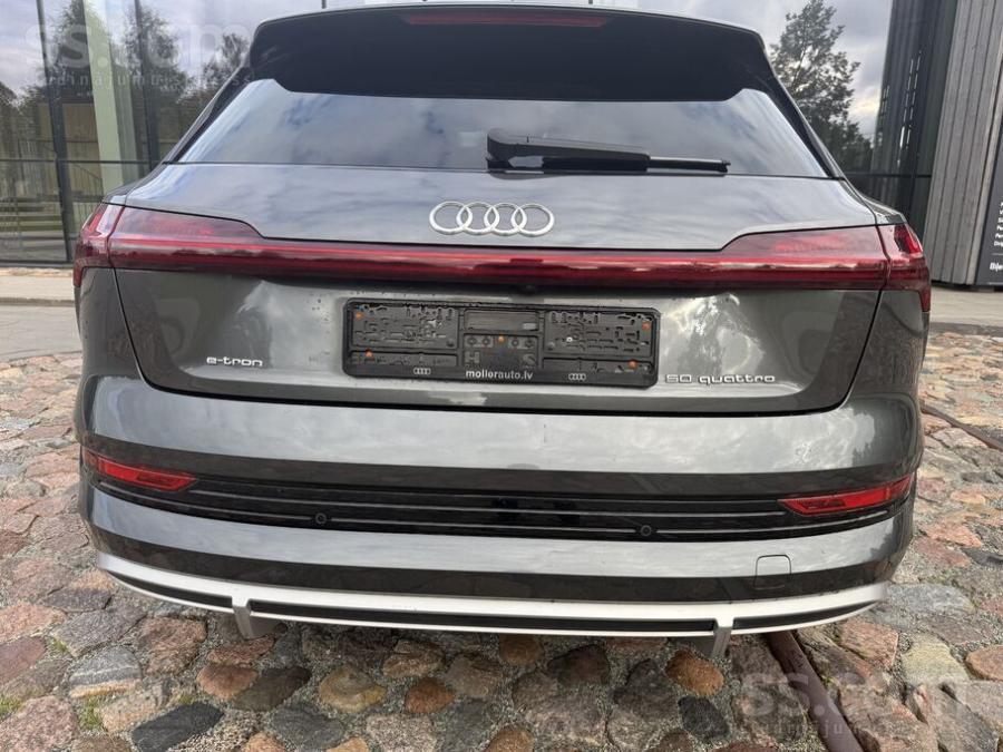 Grey Audi E-Tron 2021 in Riga, with an engine capacity of 0.00 L and mileage of 125 thousand km for 24777 €, photo 32 on AUTOMOTO.COM.LV