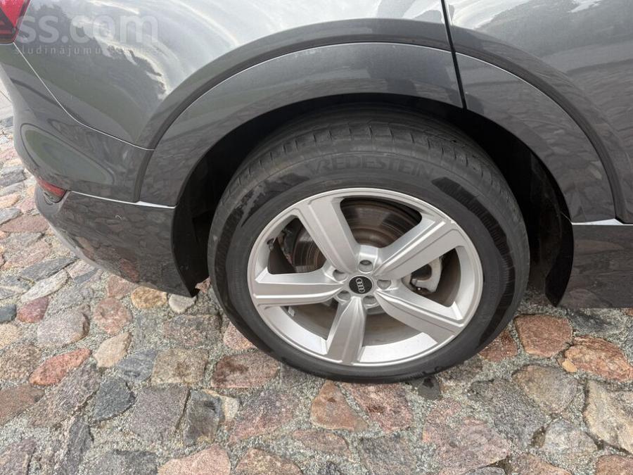 Grey Audi E-Tron 2021 in Riga, with an engine capacity of 0.00 L and mileage of 125 thousand km for 24777 €, photo 33 on AUTOMOTO.COM.LV