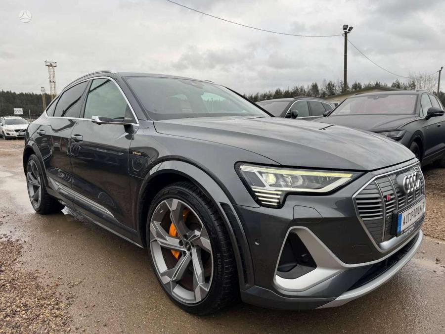 Pelēks Audi E-Tron 2022 Viļņa, ar dzinēja tilpumu 0.00 L un nobraukumu 85 tūkst. km par 40900 €, foto 2 vietnē AUTOMOTO.COM.LV