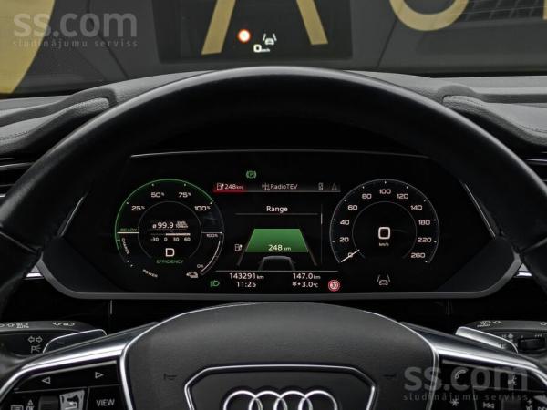 Pelēks Audi E-Tron 2022 Tukums, ar dzinēja tilpumu 0.00 L un nobraukumu 143 tūkst. km par 31500 €, foto 10 vietnē AUTOMOTO.COM.LV